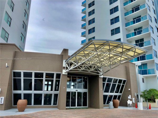 Tao West | Miami Beach Waterfront