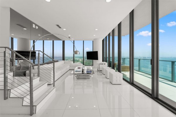 One Paraiso | Phillip Delgado