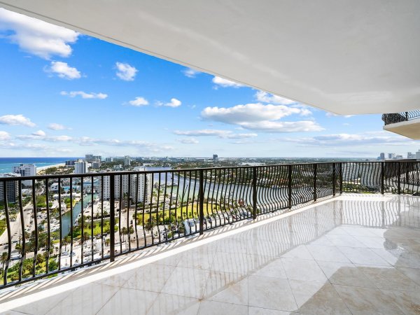 Jackson Tower Las Olas | Carmona Homes