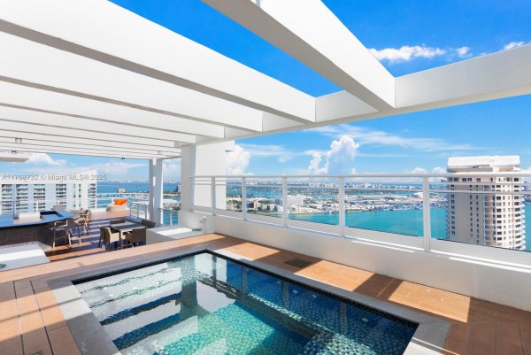 Asia Brickell Key | Caryn Botknecht Group