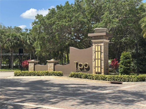 Tao West | Selling Miami Group