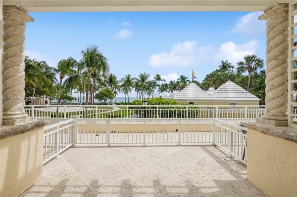 Ocean Tower Two | Miami Beach Waterfront