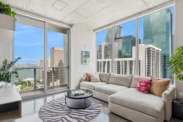 Centro Miami - The Carroll Group