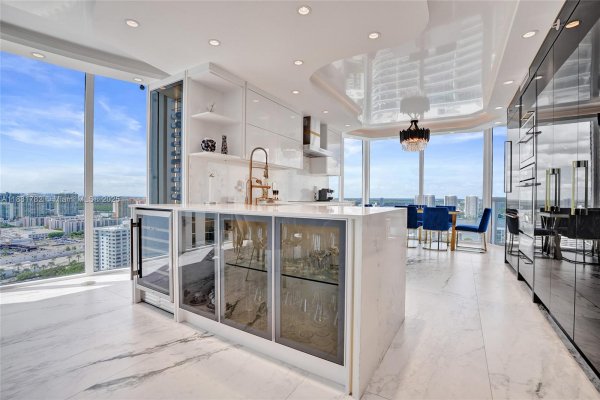 Pinnacle | Miami Condo Center