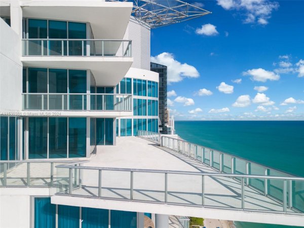 Jade Beach | Miami Condo Center